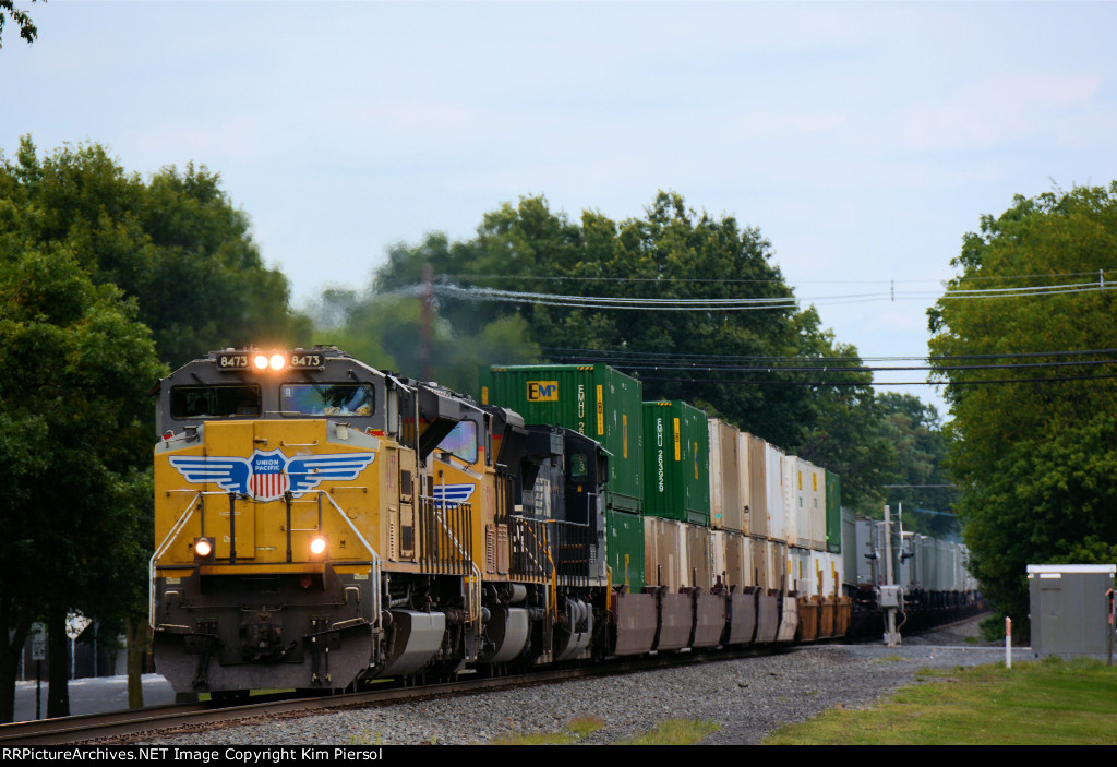 UP 8473 NS Train 211